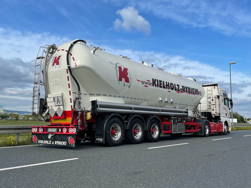 OMEPS, the Italian semitrailers that the Germans like - O.ME.P.S ...